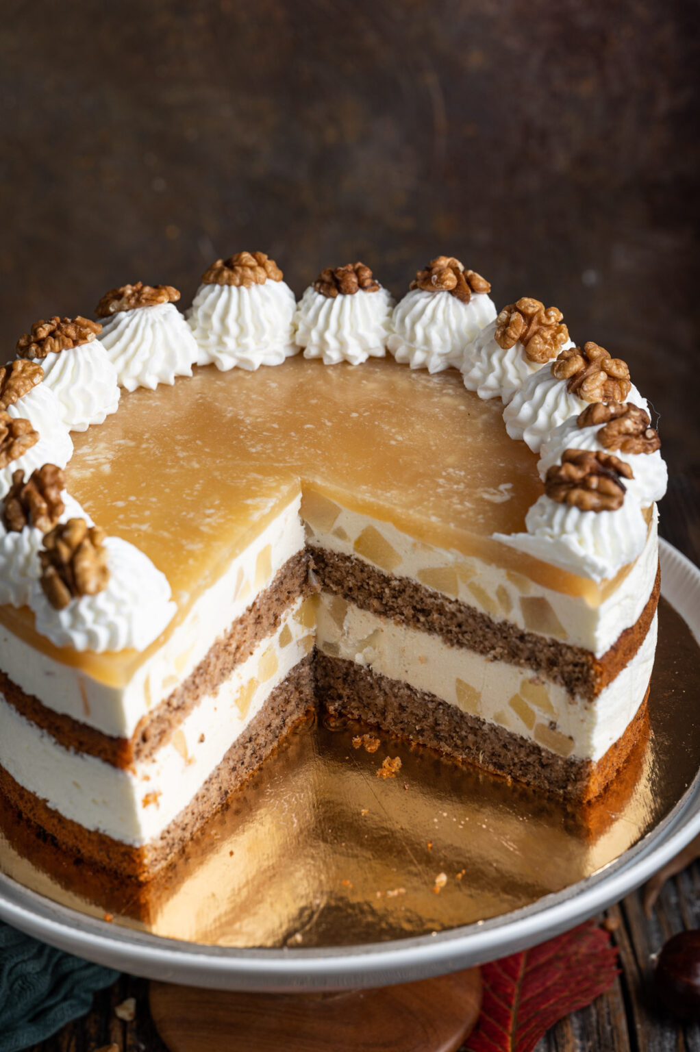 Jogurtova torta s hruško in orehi - Midva Kuhava