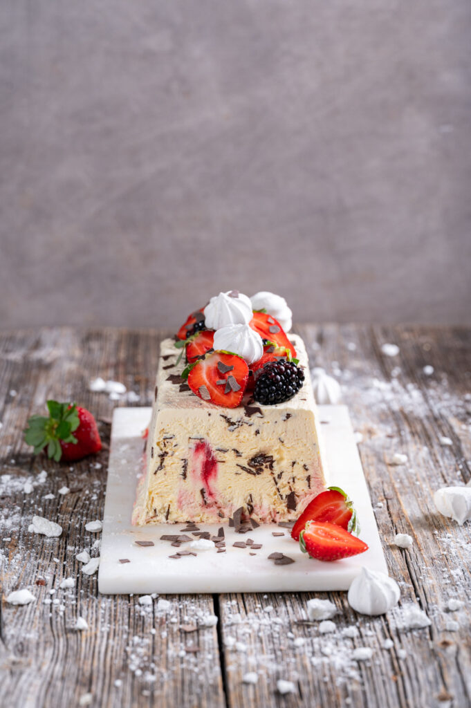 Stracciatella semifreddo z malinami - Midva Kuhava