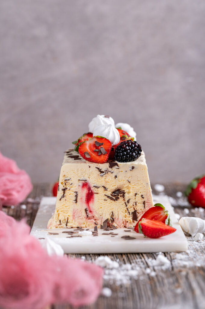 Stracciatella semifreddo z malinami - Midva Kuhava